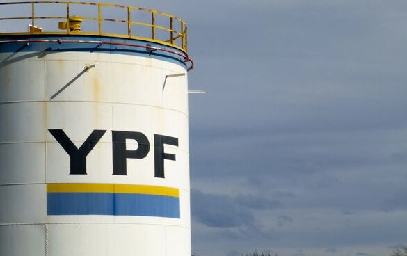 El Gobierno presenta el Presupuesto 2026: superávit y restricciones en ...